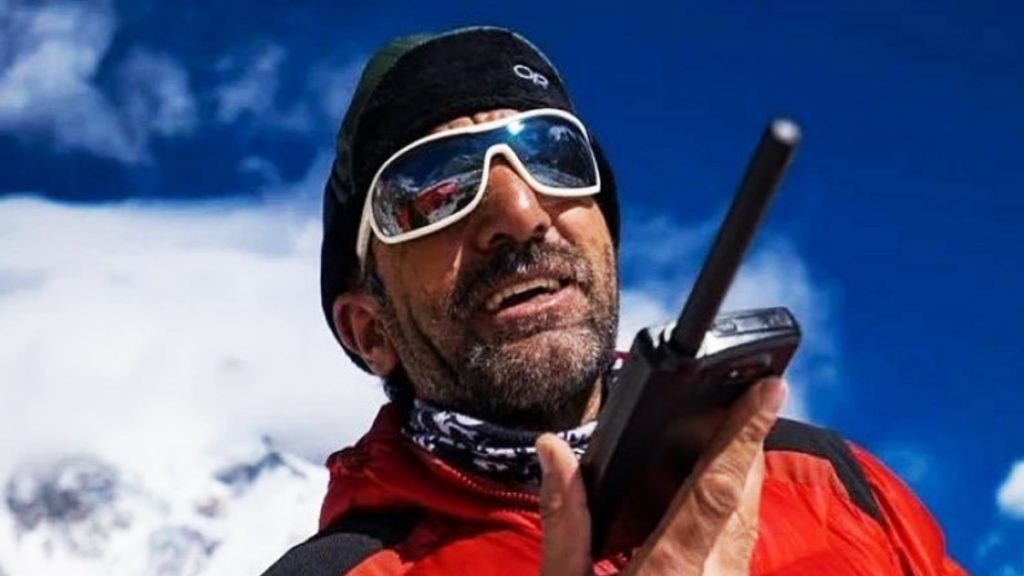 Search and rescue operation for 3 climbers continues on K2