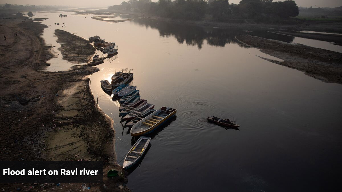 Flood alert on Ravi river